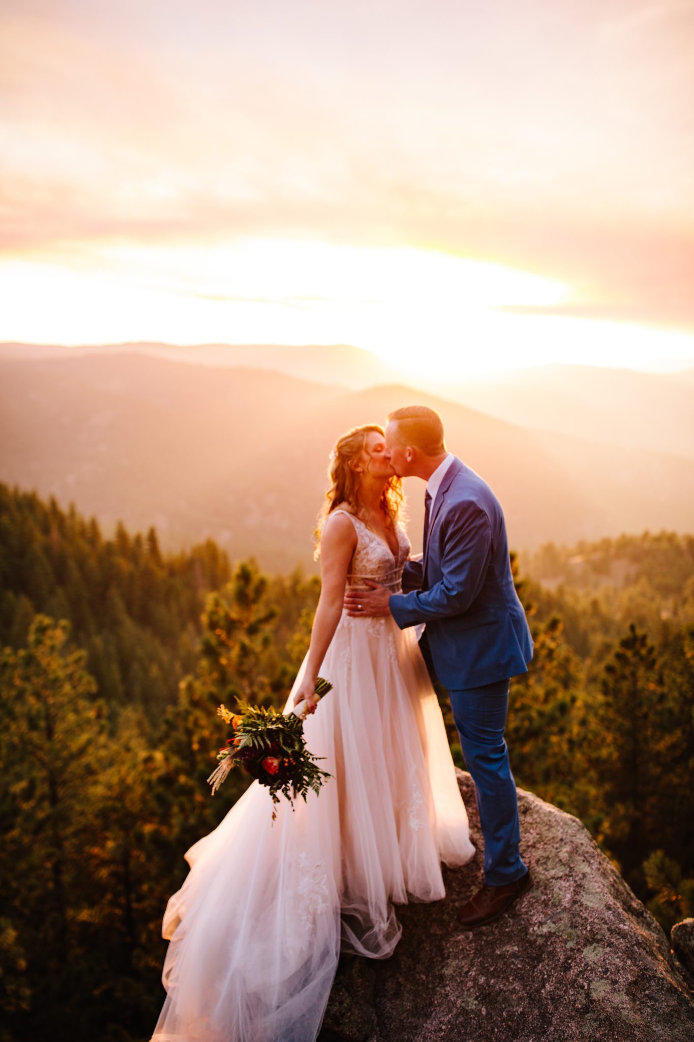 How To Tell Your Loved Ones You're Eloping